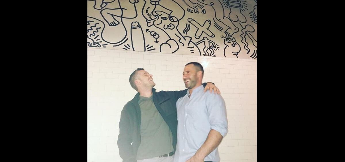 Photo : Russell Tovey et Steve Brockman, à New York, le 17 octobre 2017 ...
