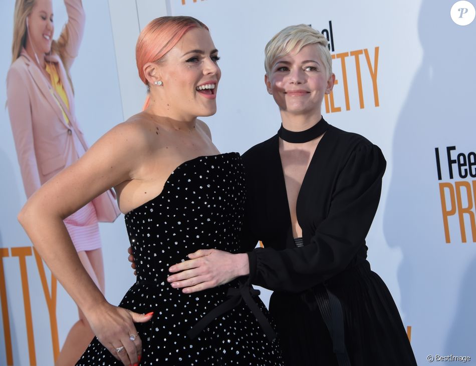 Michelle Williams et Busy Philipps à la première de 'I Feel Pretty' au théâtre Westwood Village ...