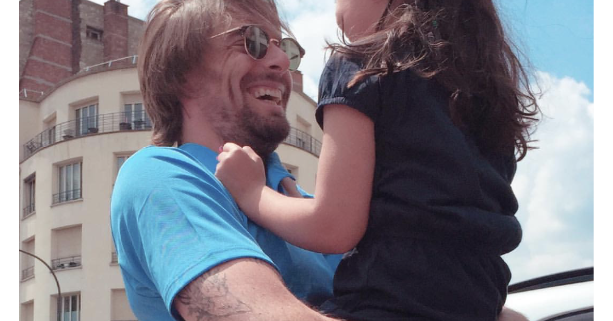 Camille Lacourt : Complice avec sa fille Jazz... non loin de Valérie ...