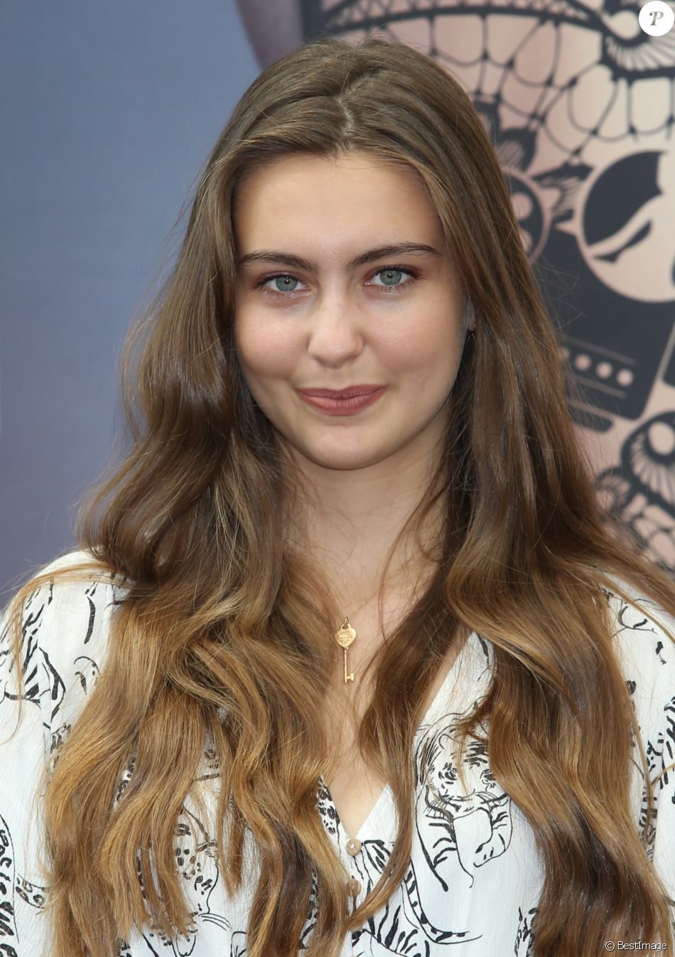 Garance Teillet lors du photocall de la série Demain nous appartient ...