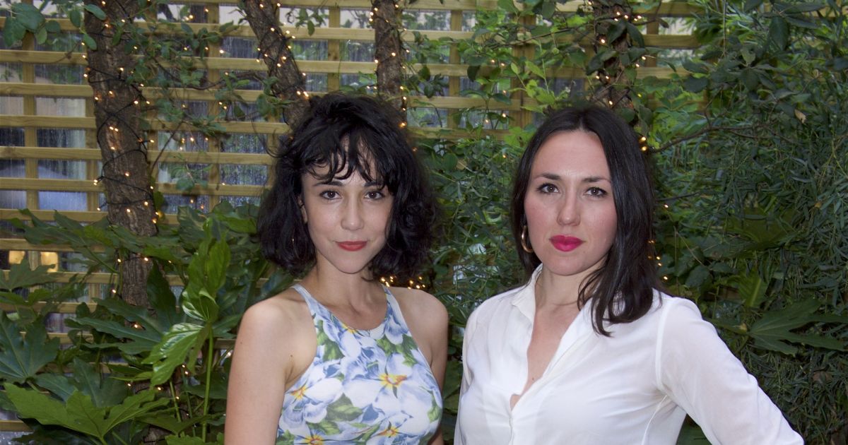 Exclusif - Karine Testa, Deborah Grall - Soirée d'été sur la terrasse ...