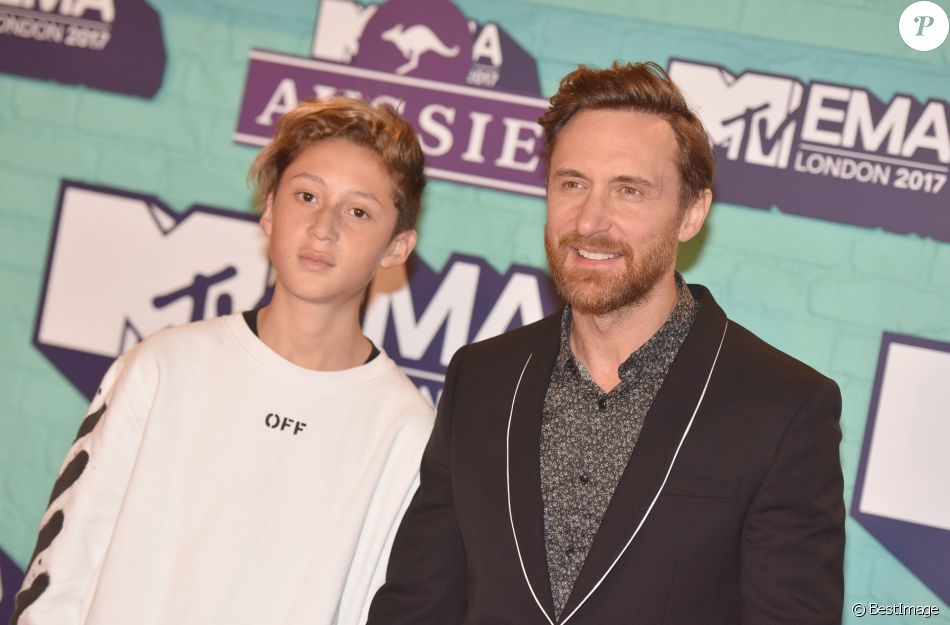 David Guetta et son fils Tim Elvis à la soirée MTV Europe Music Awards ...