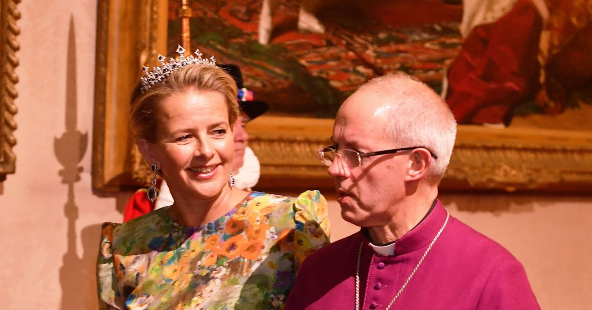 La princesse Mabel Wisse Smit d'Orange-Nassau et l'archevêque de ...