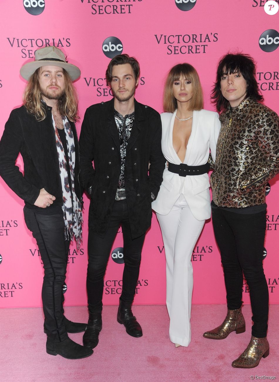 The Struts (Jed Elliott, Adam Slack, Luke Spiller) - Projection du ...