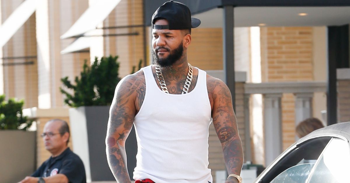 Exclusif - Le rappeur Jayceon Terrell Taylor fait du shopping à Barney ...