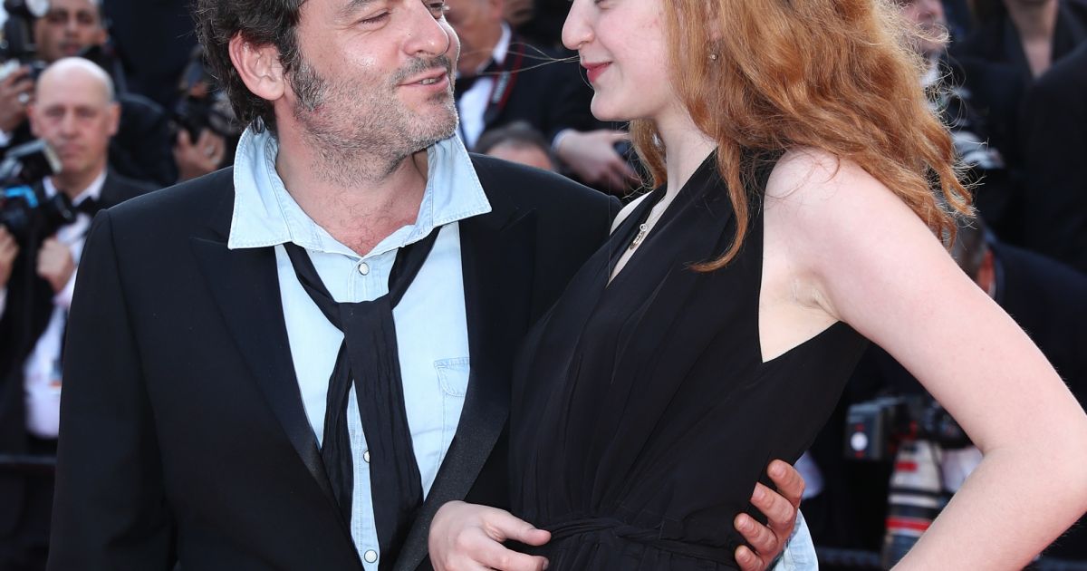 Matthieu Chedid et sa fille Billie - Montée des marches du film Les ...