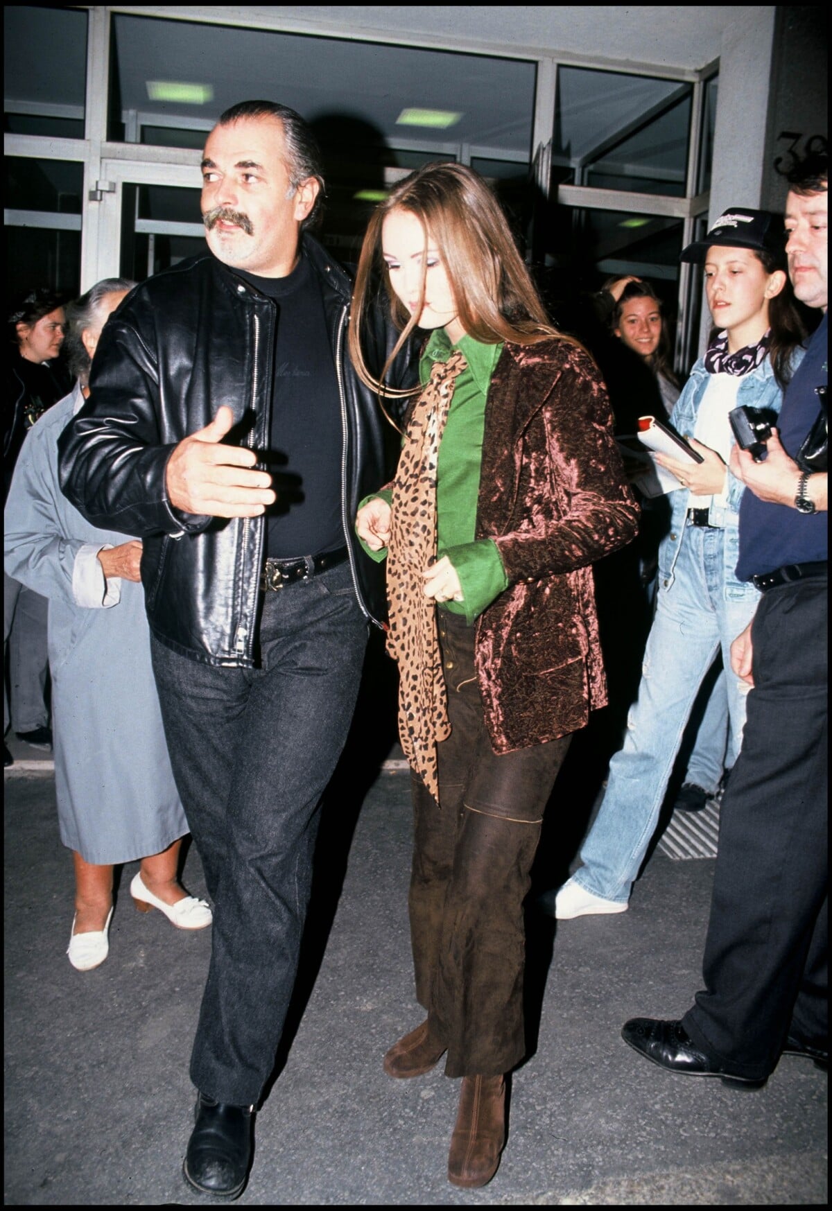 Photo : DIDIER PAIN ET VANESSA PARADIS - SORTIE DE LA RADIO NRJ A PARIS ...