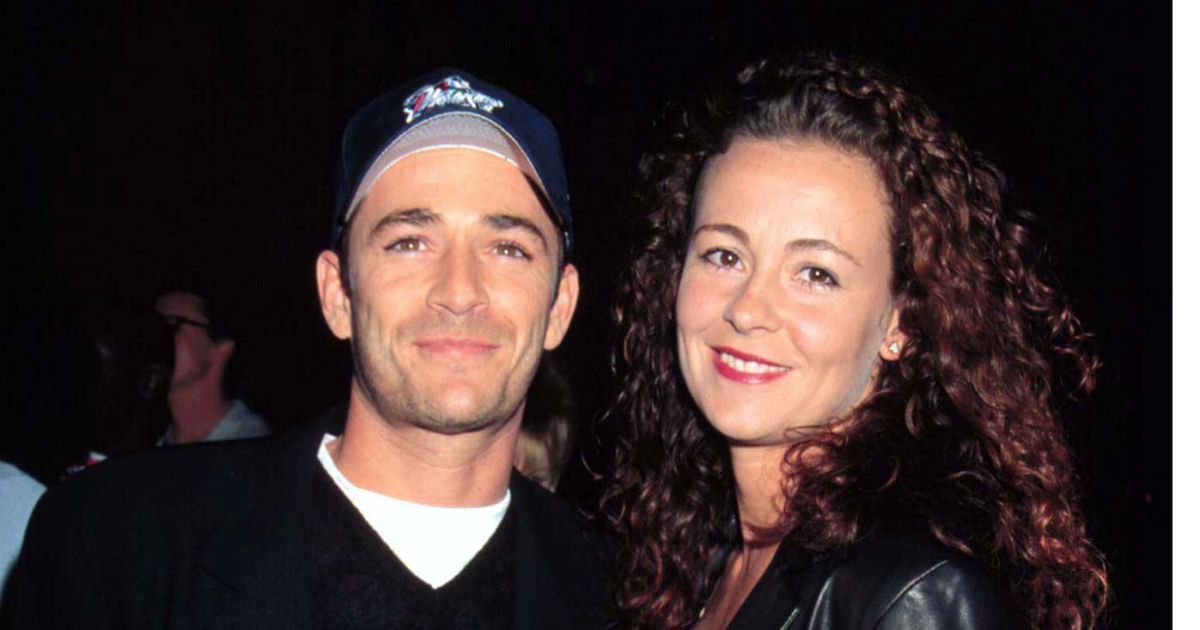 Luke Perry et Minnie Sharp à Los Angeles le 14 octobre 1998. - Purepeople