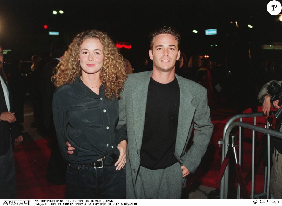 Luke Perry, Minnie Sharp à Los Angeles le 10 novembre 1994. - Purepeople
