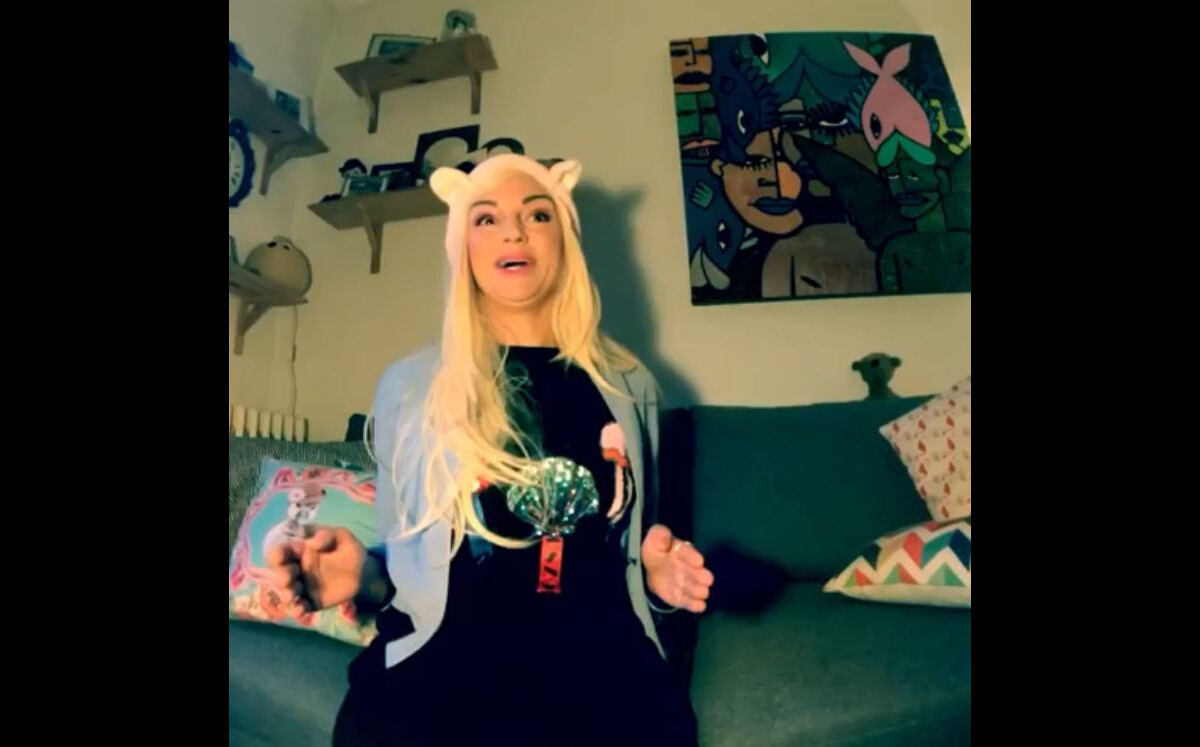 Photo : Laura Calu dans une vidéo humoristique sur Instagram, le 21 ...