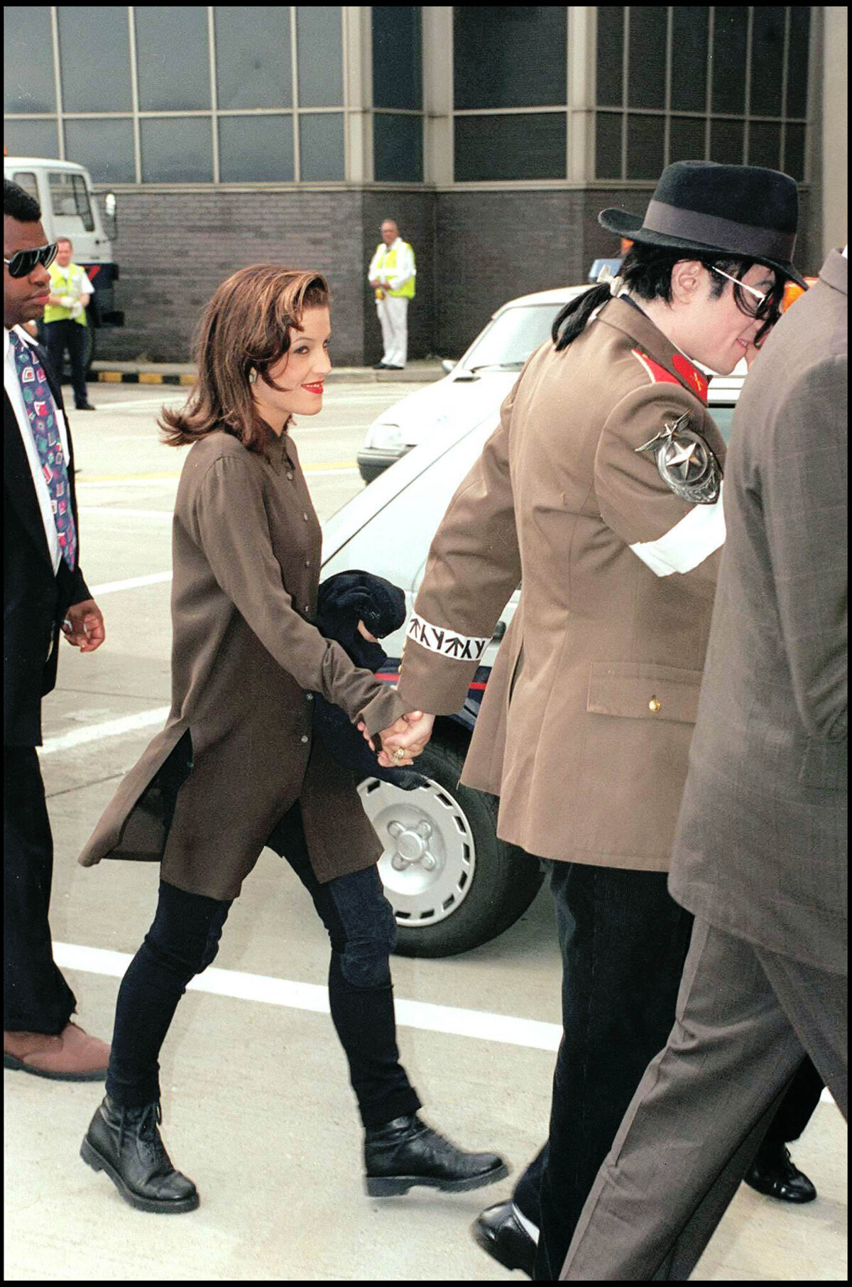 Photo : Michael Jackson et Lisa Marie Presley à Londres, le 9 août 1994 ...