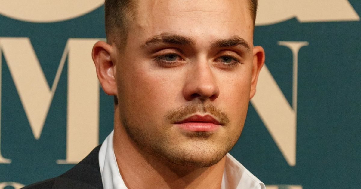 Dacre Montgomery lors du photocall de la soirée GQ Men of the year à ...