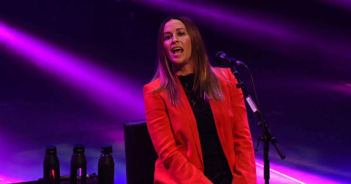 Alanis Morissette en concert à l'ICC (International Convention Center ...