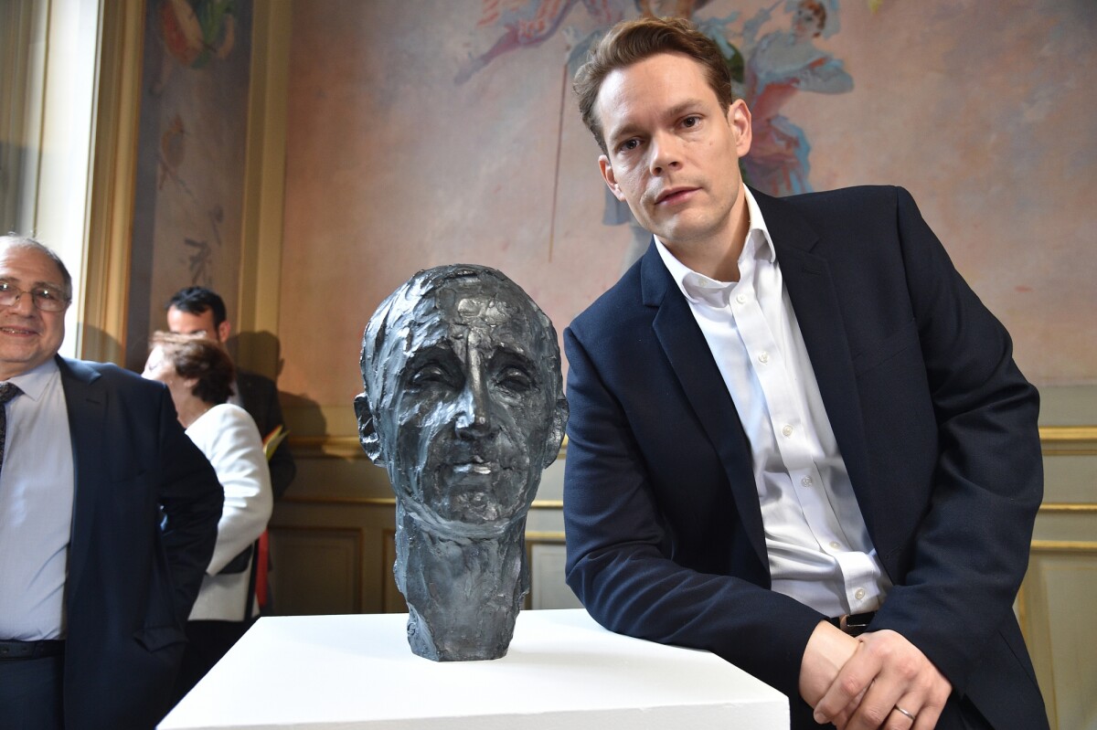 Photo : Nicolas Aznavour - Exclusif - Cérémonie de remise du buste de ...