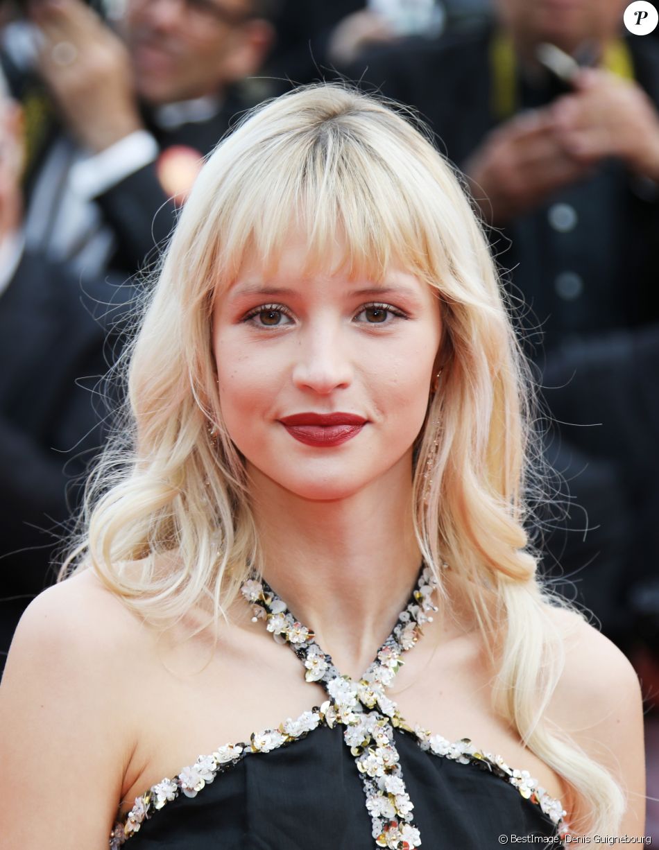 Angèle à la première de The Dead Don't Die lors de l'ouverture du 72ème ...