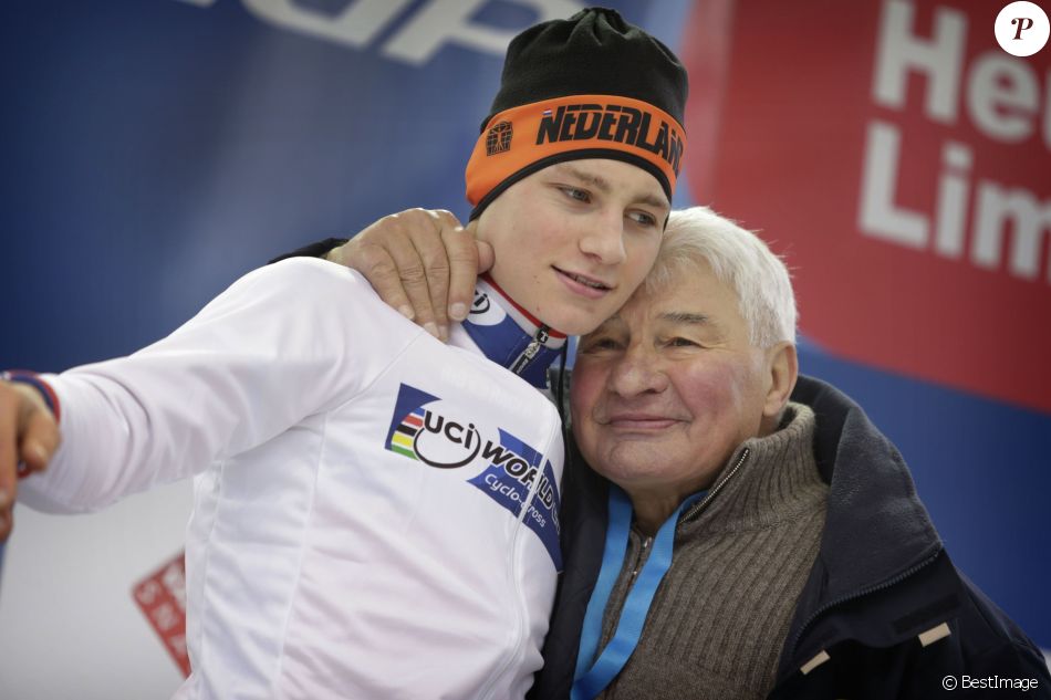 Raymond Poulidor et son petit-fils Mathieu van der Poel pendant la ...