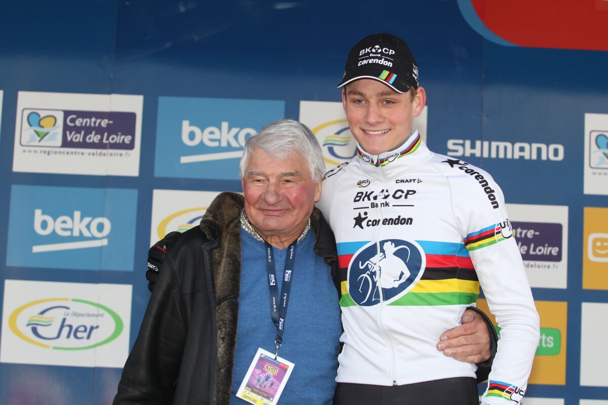 Photo : Raymond Poulidor et son petit-fils Mathieu Van Der Poel à l ...