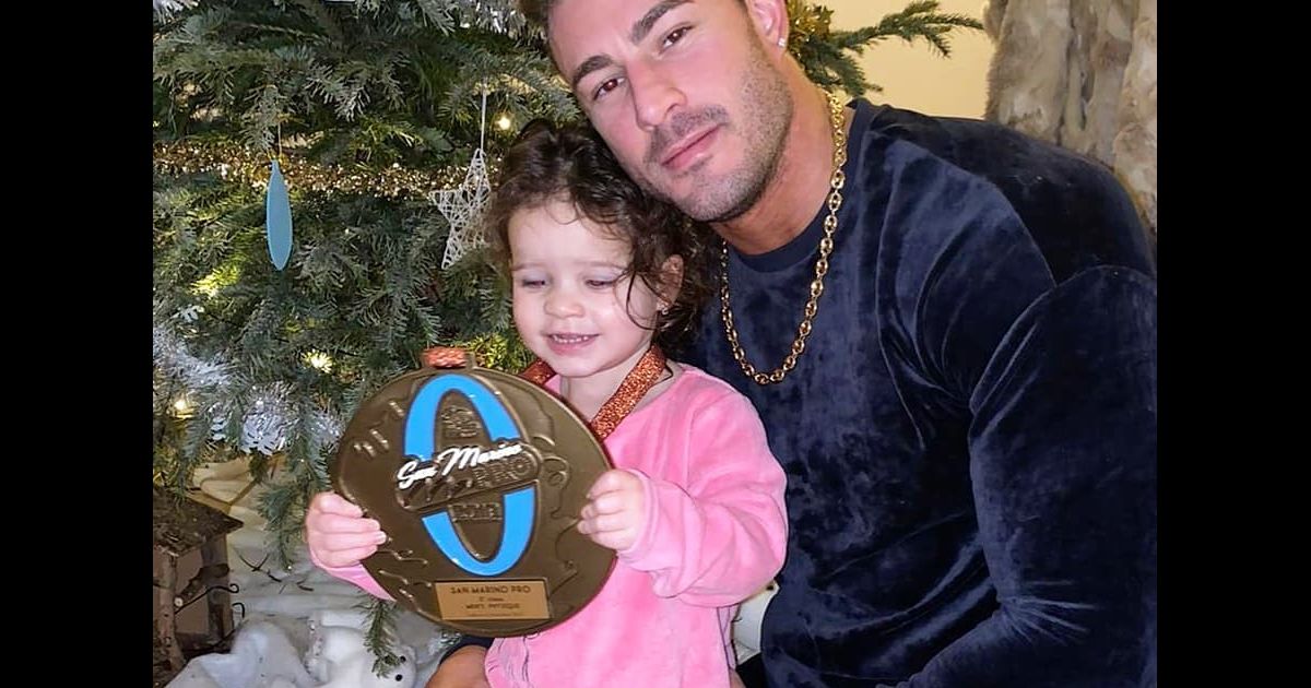 Maxime Parisi, l'ancien fiancé de Julia Paredes, avec sa fille Luna, le ...