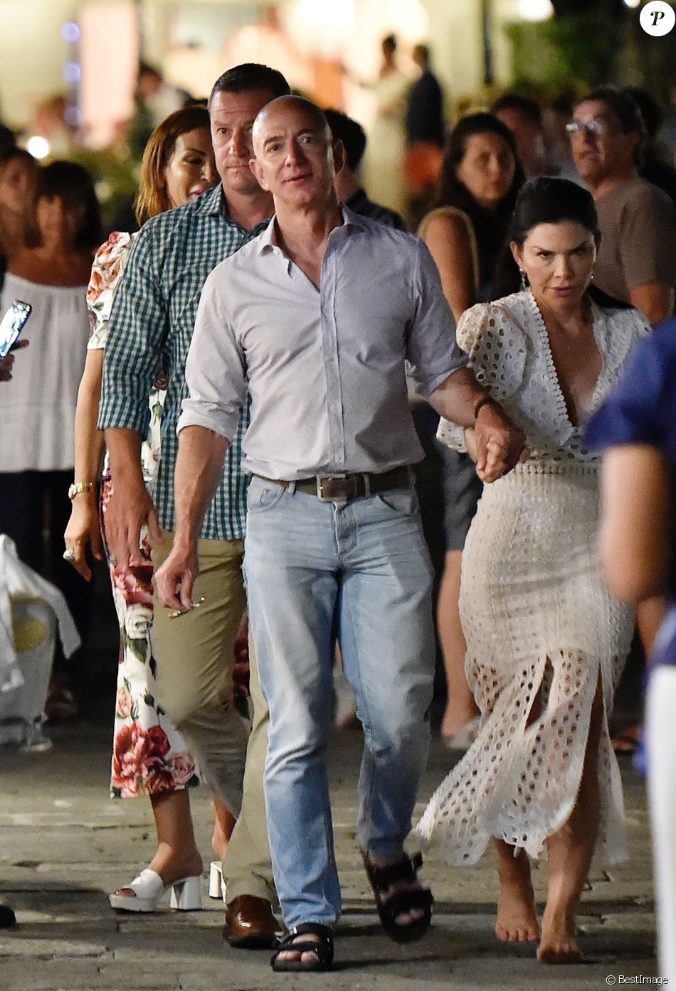 Exclusif - Jeff Bezos avec sa compagne Lauren Sanchez et des amis ...