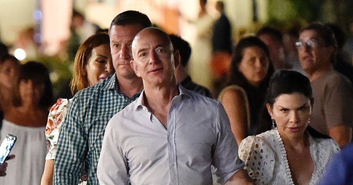 Exclusif - Jeff Bezos avec sa compagne Lauren Sanchez et des amis ...