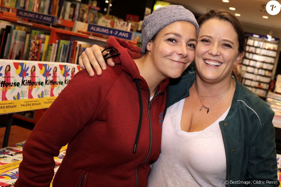 Exclusif - Emilie Lopez et sa compagne Noemie Lefort - Sortie livre de ...