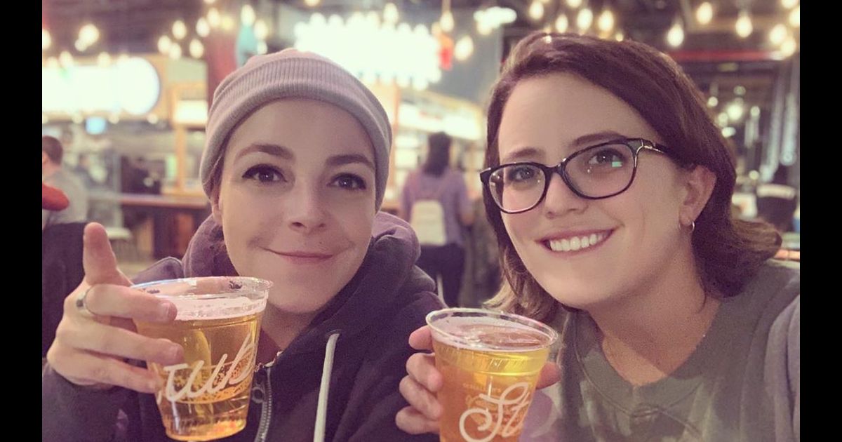 Emilie Lopez avec sa compagne à New York, le 26 décembre 2019 - Purepeople
