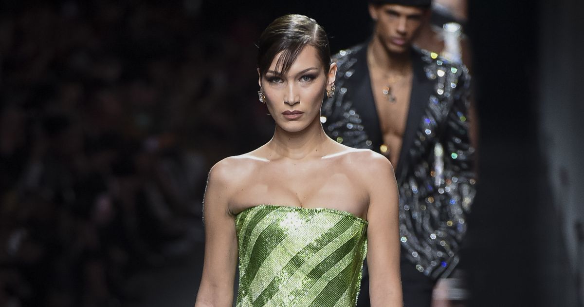 Bella Hadid - Défilé de mode PAP automne-hiver 2020 Versace à Milan. Le ...