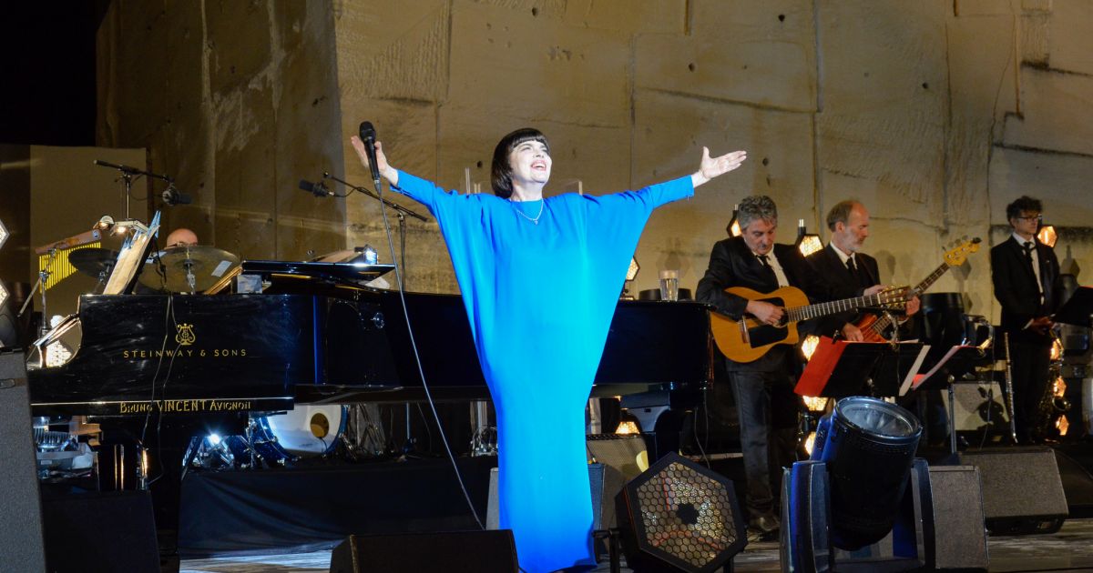 Mireille Mathieu - Concert de Mireille Mathieu au château du Marquis de ...