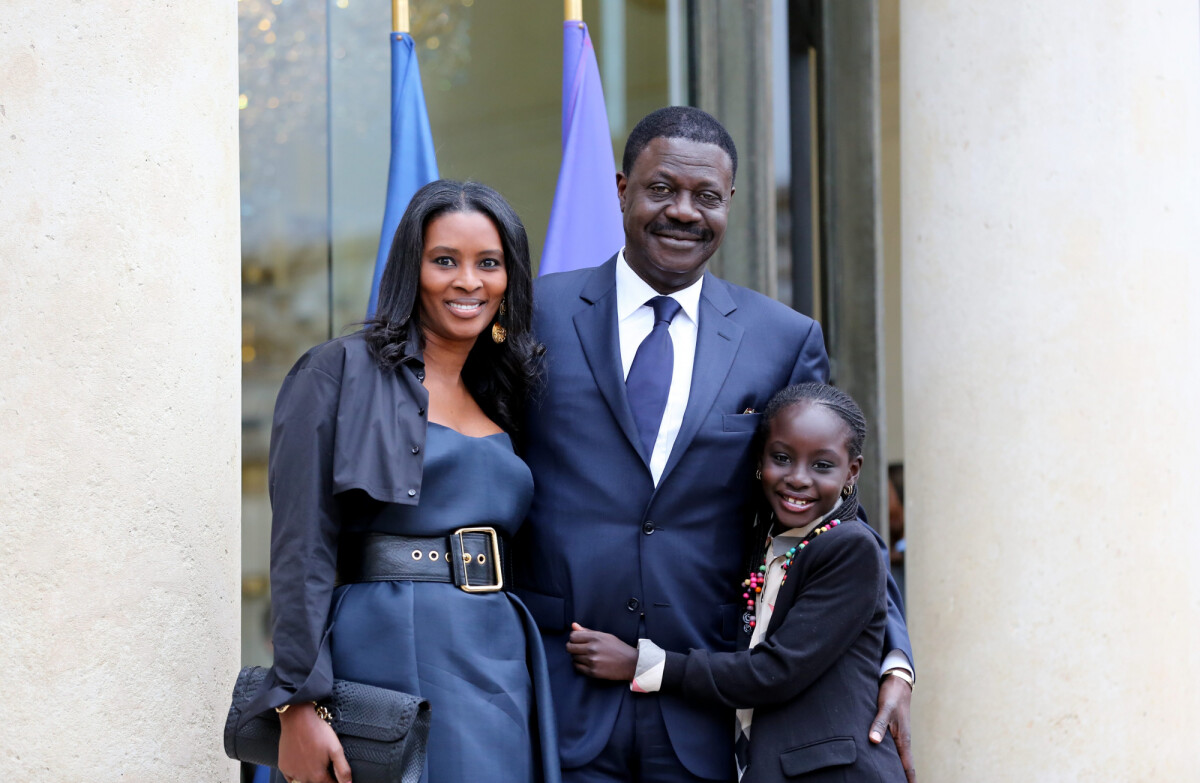 Photo : Pape Diouf en famille - Remise de decorations a des ...