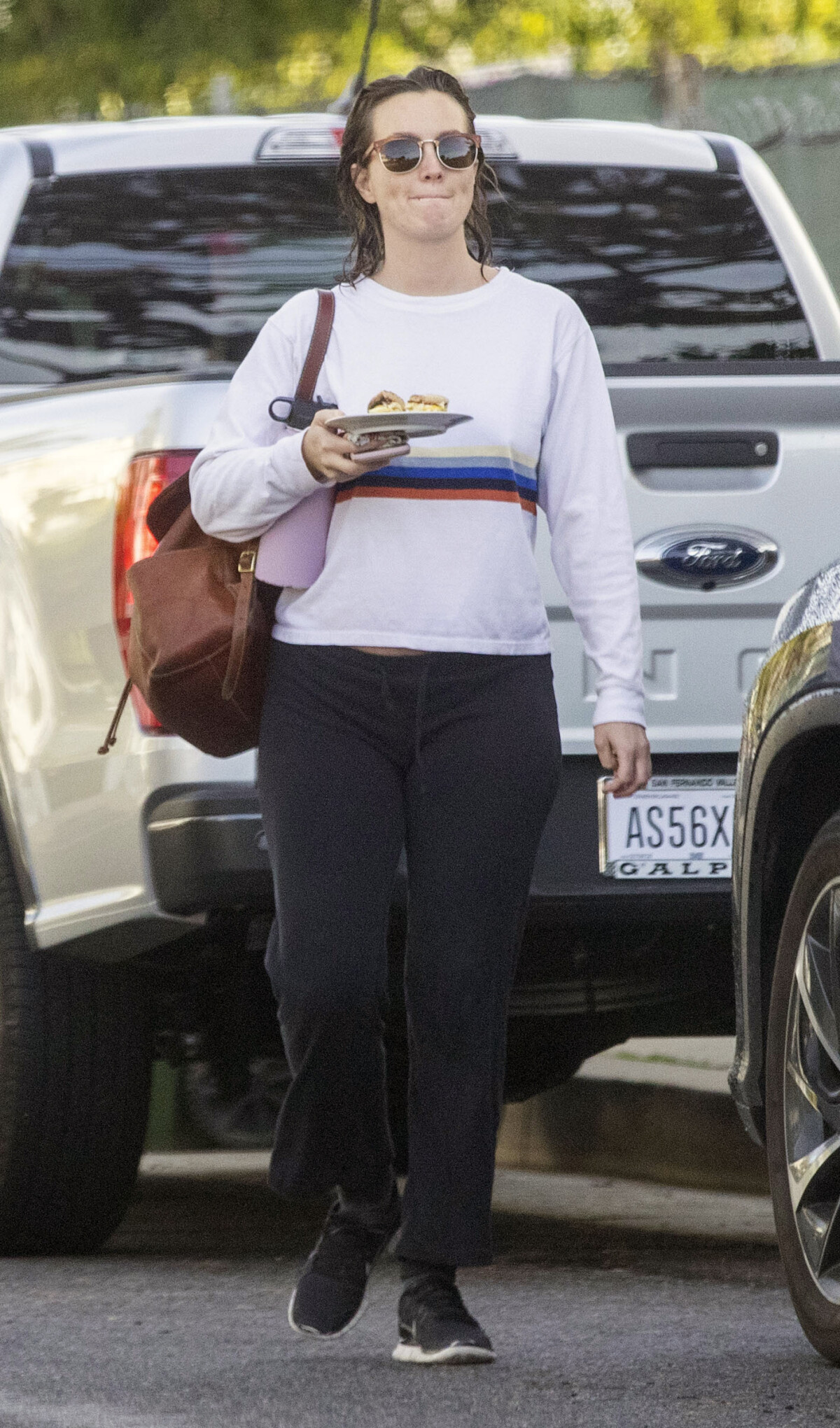 Photo : Exclusif - Leighton Meester et son mari Adam Brody se promènent ...