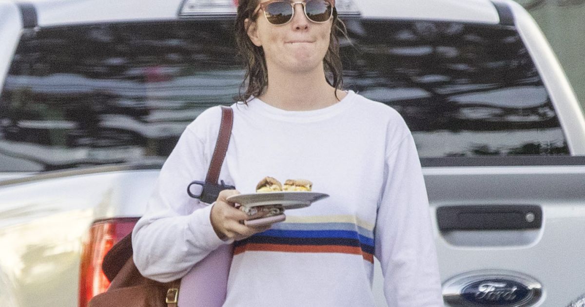 Exclusif - Leighton Meester et son mari Adam Brody se promènent à Los ...