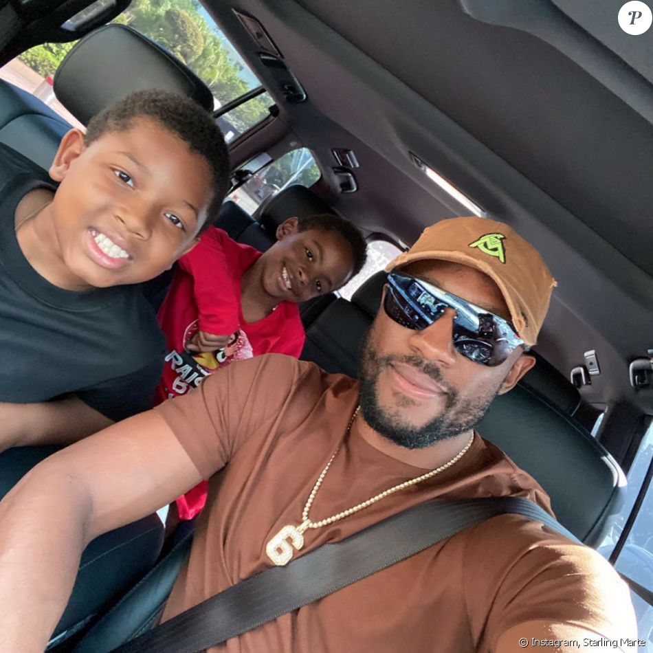Le joueur de baseball Starling Mater et ses deux fils, Starling Jr et ...