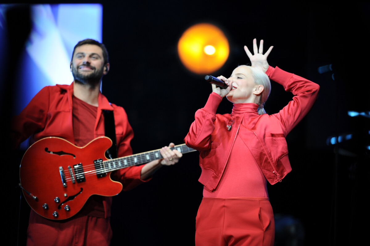 Photo : Emilie Satt et Jean-Karl Lucas du groupe Monsieur Madame lors ...