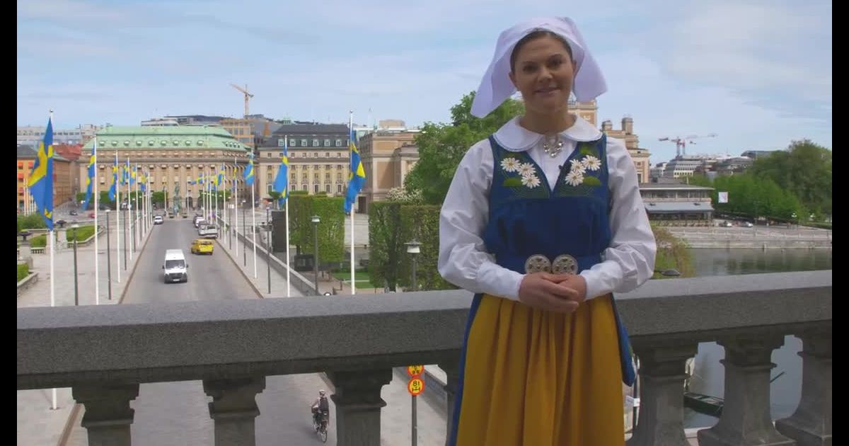 La princesse héritière Victoria de Suède fait visiter la salle à manger ... La princesse héritière Victoria de Suède fait visiter la salle à manger ...