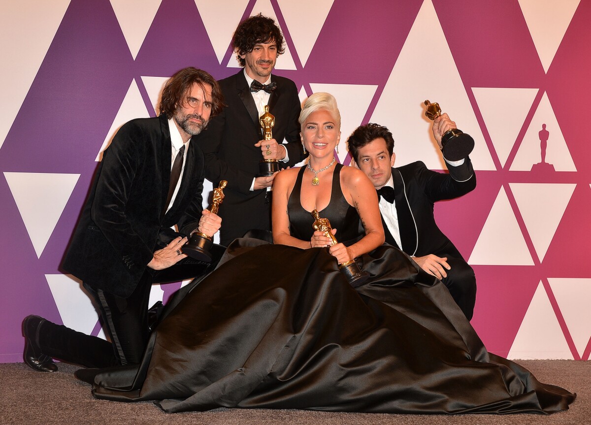 Photo : Andrew Wyatt, Anthony Rossomando, Lady Gaga, Mark Ronson fêtant ...