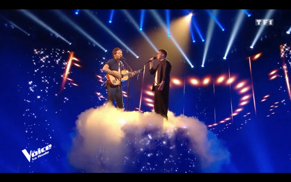 Photo : Vianney et Antoine Delie lors de la finale de The Voice 2020 ...