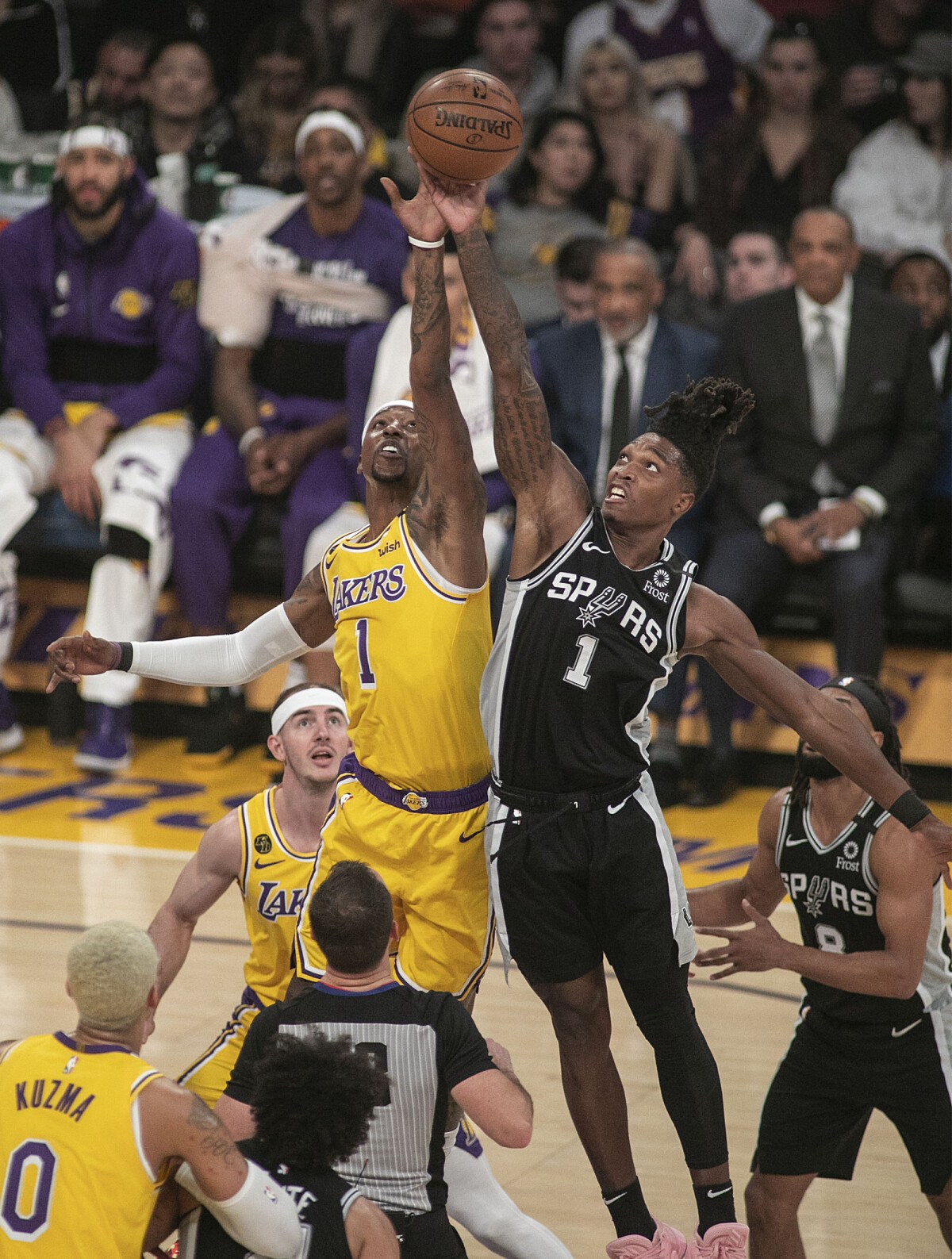 Photo : Kentavious Caldwell-Pope et Lonnie Walker IV lors du match NBA ...