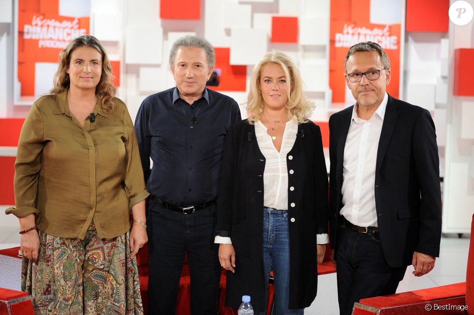 Exclusif - Michel Drucker entouré de Lisa Azuelos et sa soeur Debora ...
