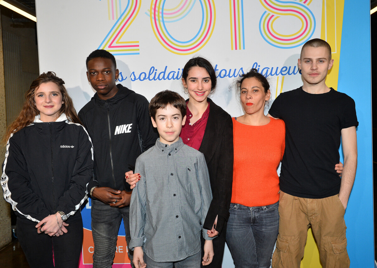 Photo : Equipe de la série " les bracelets rouges" : Esther Valding ...