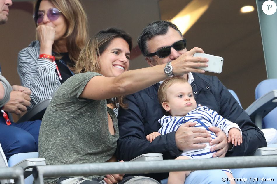Amélie Mauresmo et son fils Aaron Mauresmo lors de France - Islande ...