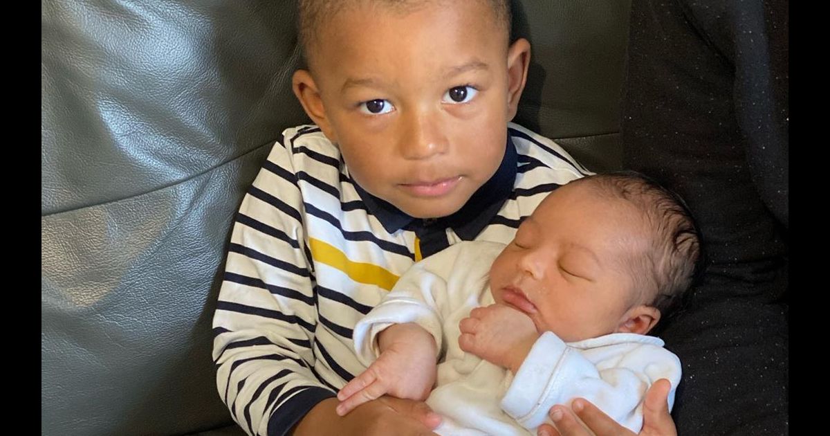 Tony Yoka a publié une photo de ses deux fils, Ali et Magomed, le 13 ... Tony Yoka a publié une photo de ses deux fils, Ali et Magomed, le 13 ...