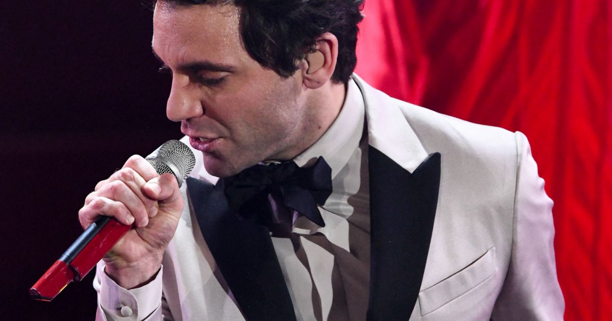 Mika en concert lors de la 70ème édition du festival de Sanremo, le 6 ...