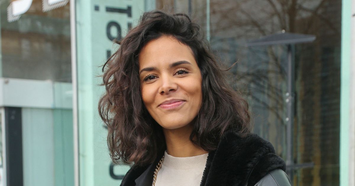 Exclusif - Shy'm arrive dans les studios de Radio France à Paris le 12 ...