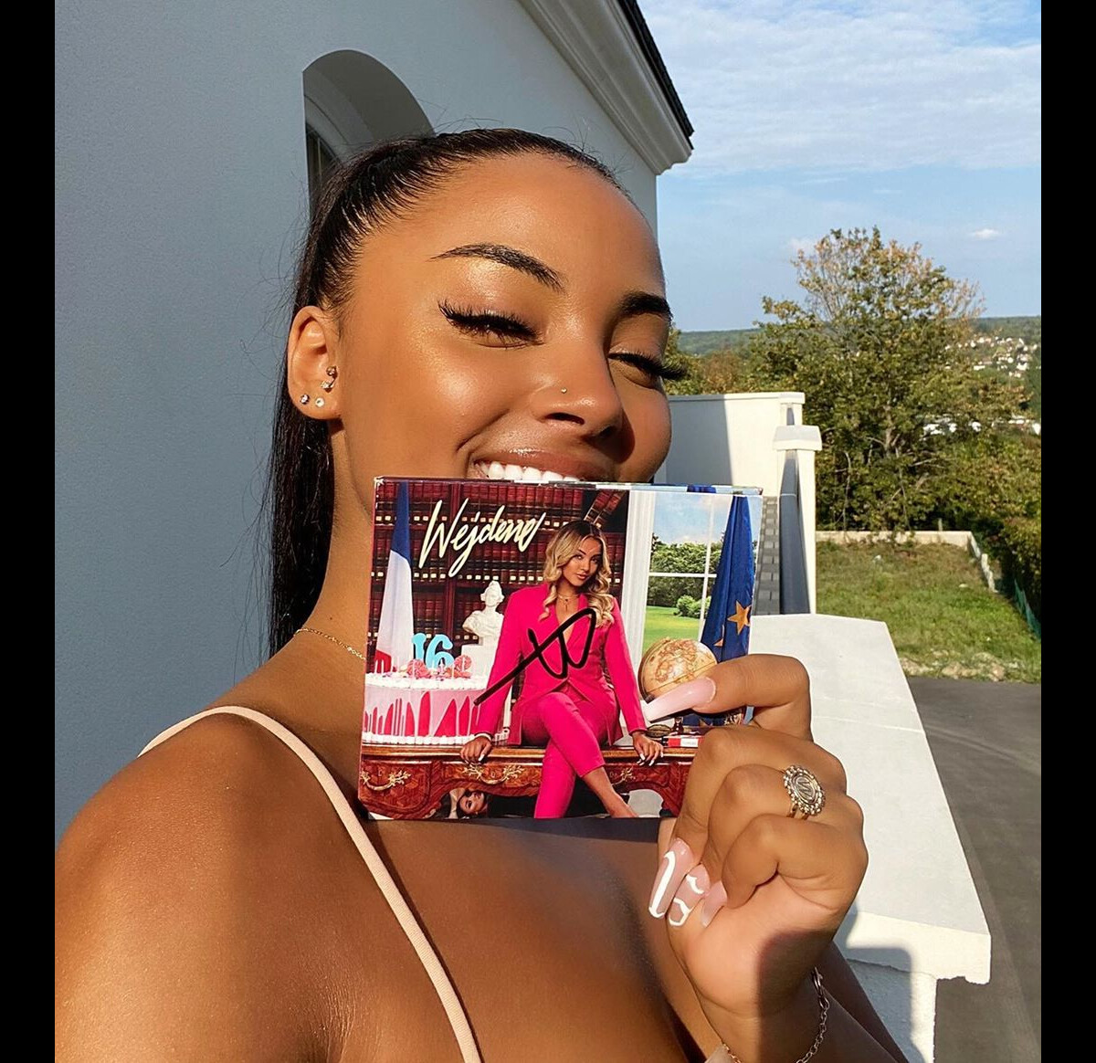 Photo : Wejdene sur Instagram avec son album "16" - Purepeople