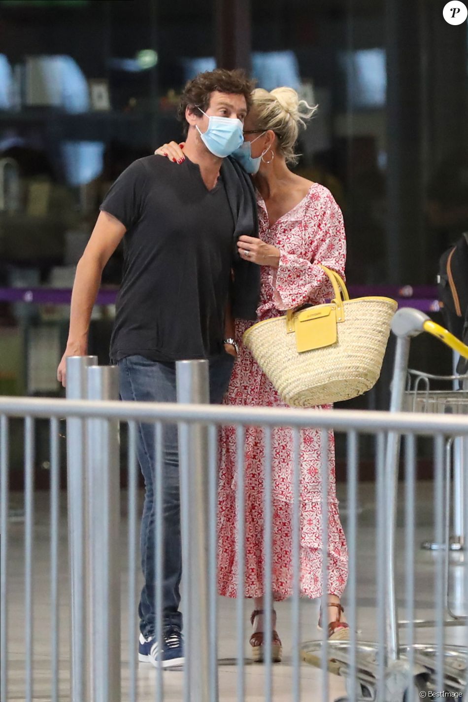 Exclusif - Laeticia Hallyday et son compagnon Pascal Balland prennent ...