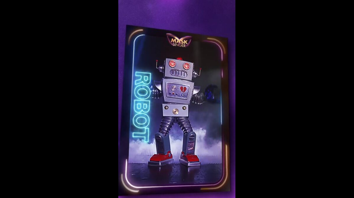 Photo : costume du Robot de "Mask Singer 2020", sur TF1 - Purepeople