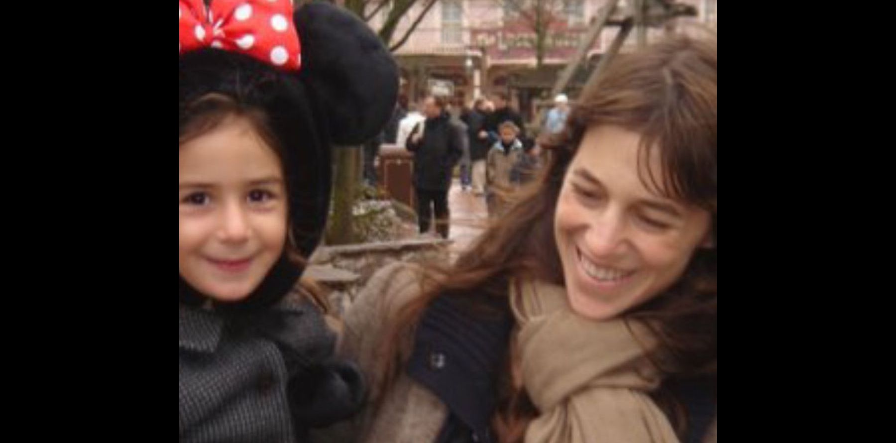 Charlotte Gainsbourg : Photos de famille avec Alice pour ses 18 ans ...