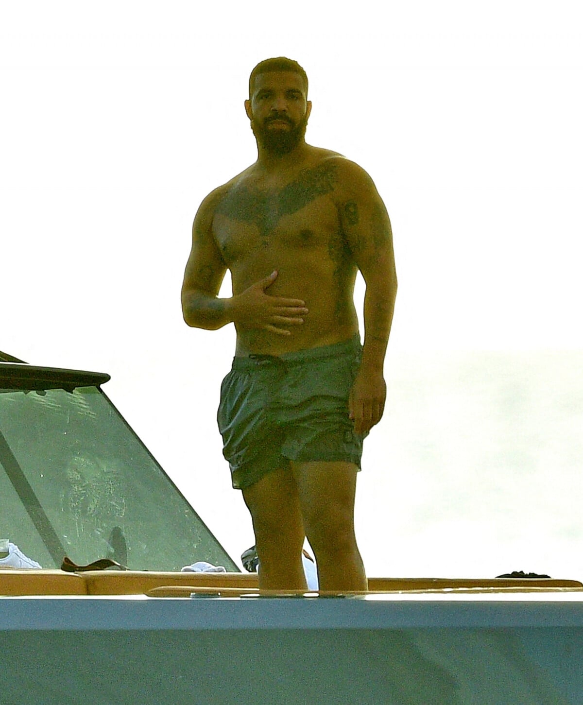Photo : Exclusif - Drake a passé la journée en bateau et profité de la ...