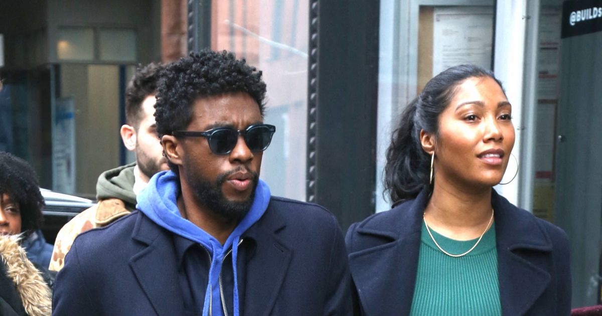 Chadwick Boseman et Taylor Simone Ledward à New York en novembre 2019 ...