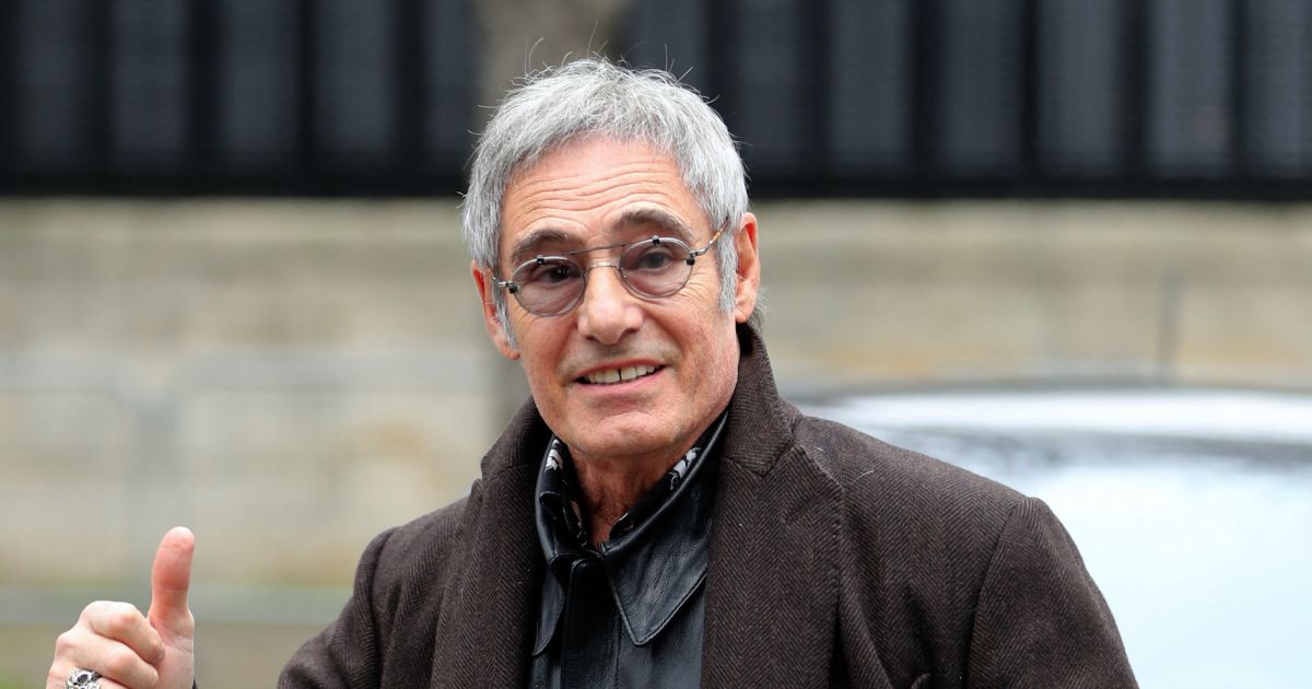 Gérard Lanvin arrive à l'enregistrement de l'émission Vivement Dimanche ...